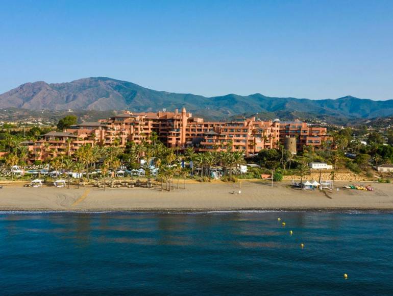 First Kosher Passover in Marbella Passover 2026 | Voyager cacher à Estepona - Alloj