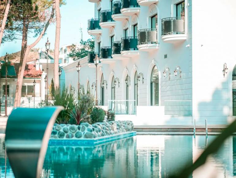 Stella Club by Estelle Lumbroso Albania Pessah 2026 | Voyager cacher à ...